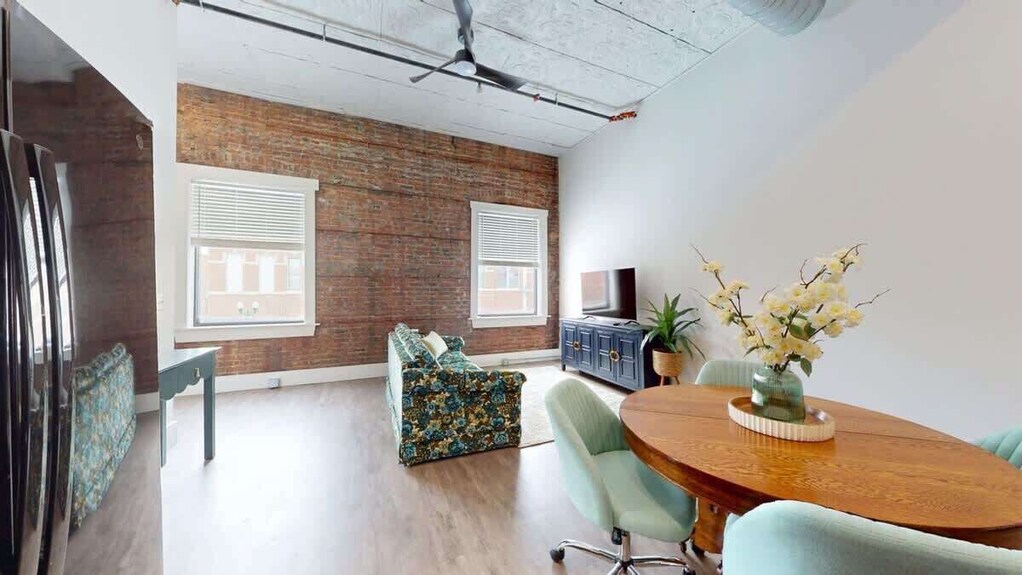 The Vogue 1-bedroom Apartment - Grand Island, NE