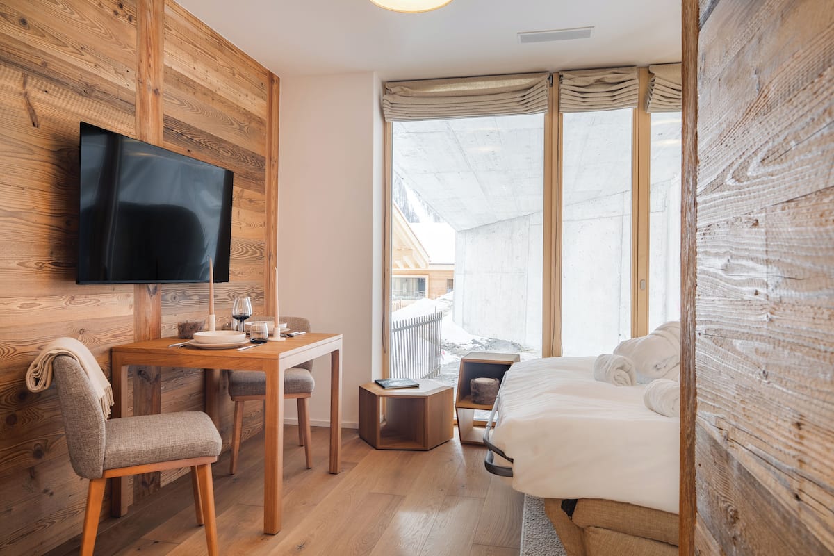 Alpine : Studio 65 | Roupas de cama premium, cofres nos quartos, berços grátis