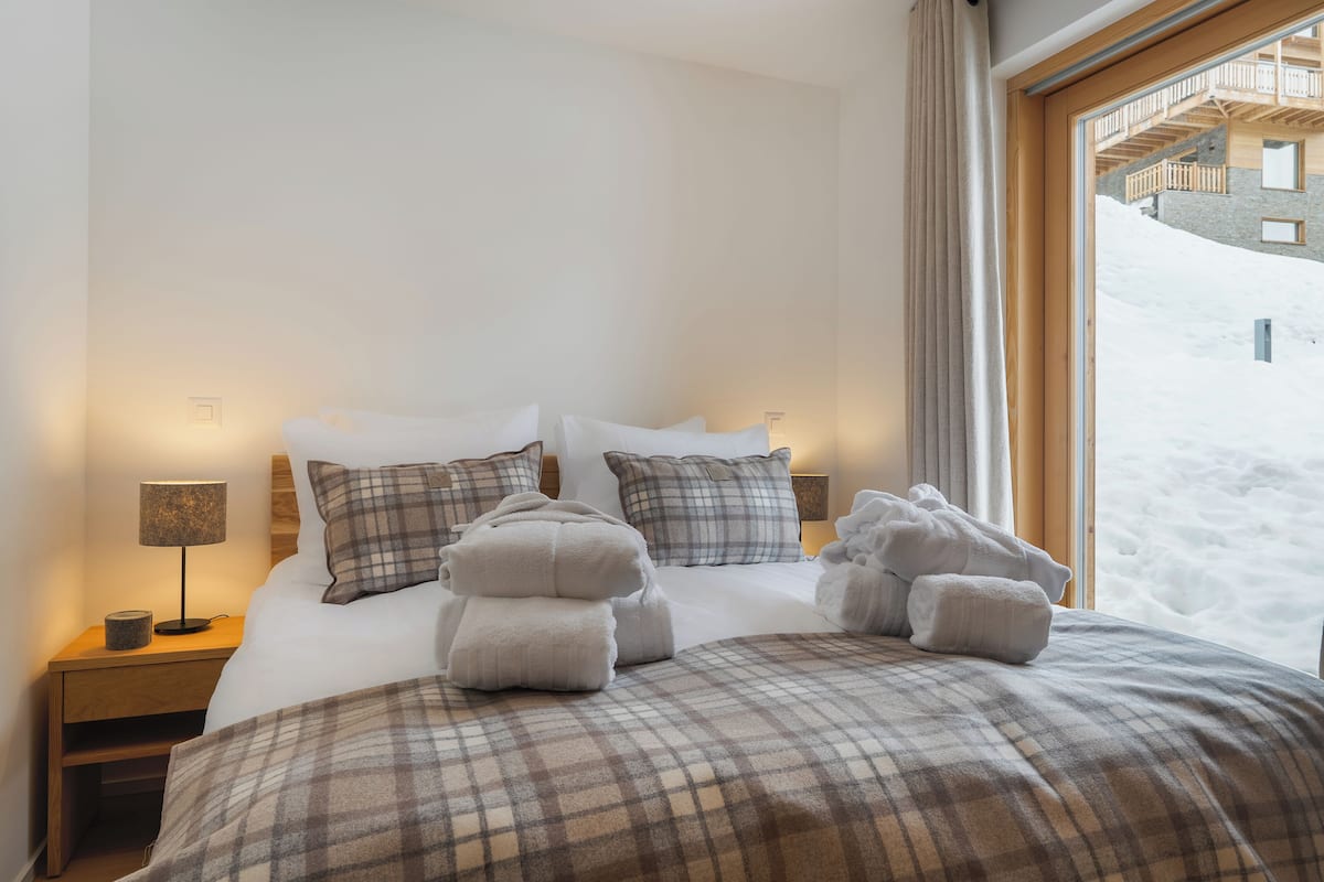 Alpine : Chalet A2 | Roupas de cama premium, cofres nos quartos, berços grátis