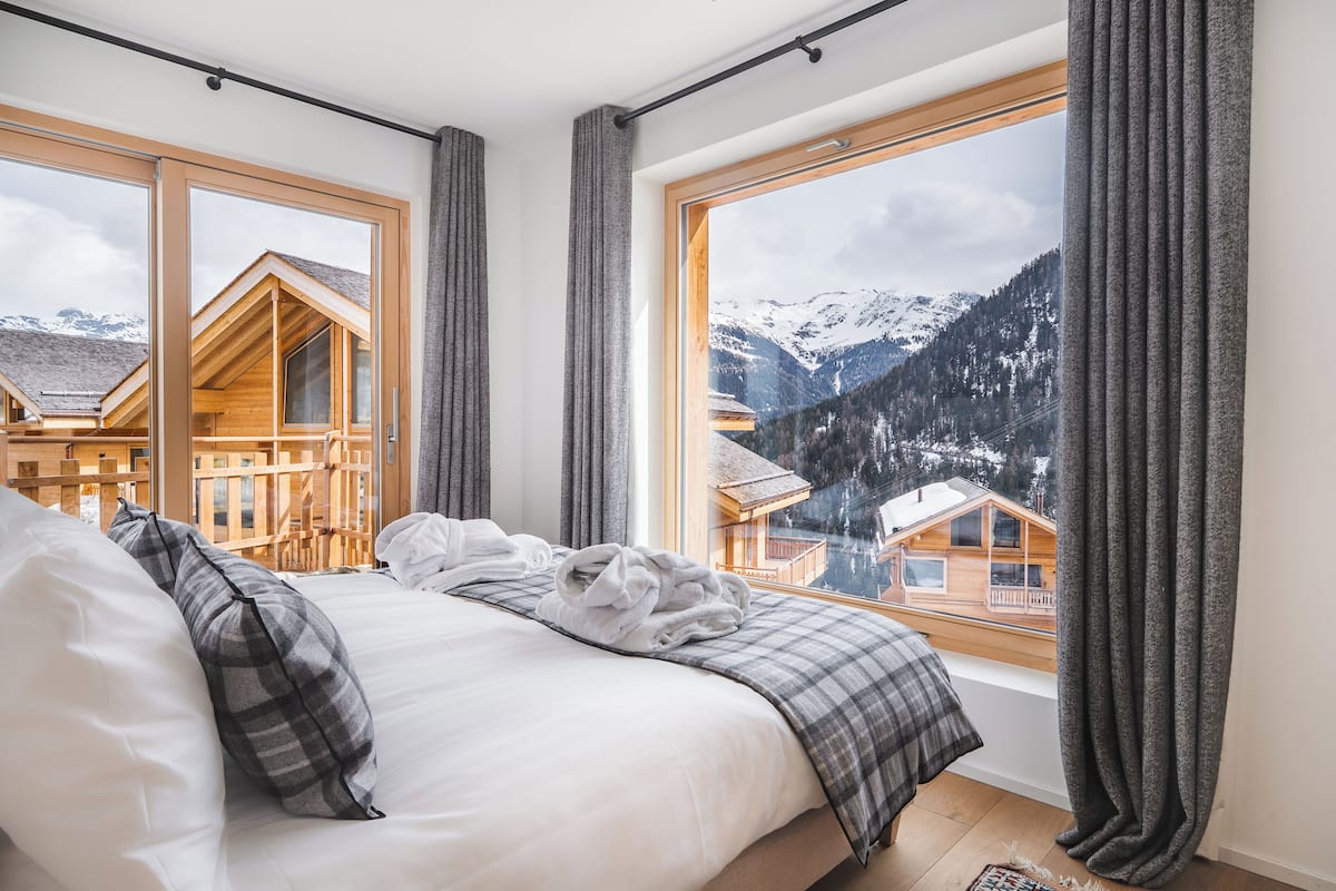 Alpine : Chalet L | Roupas de cama premium, cofres nos quartos, berços grátis