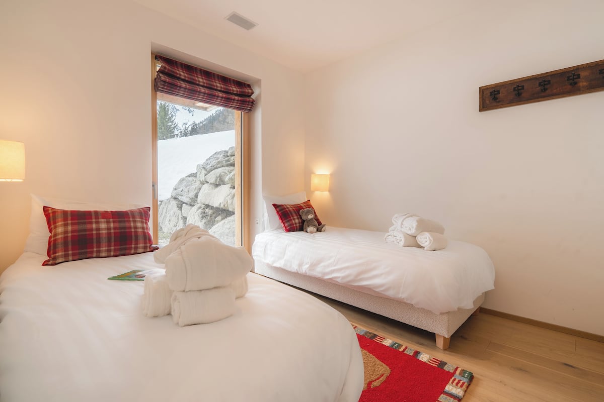 Alpine : Chalet M | Roupas de cama premium, cofres nos quartos, berços grátis