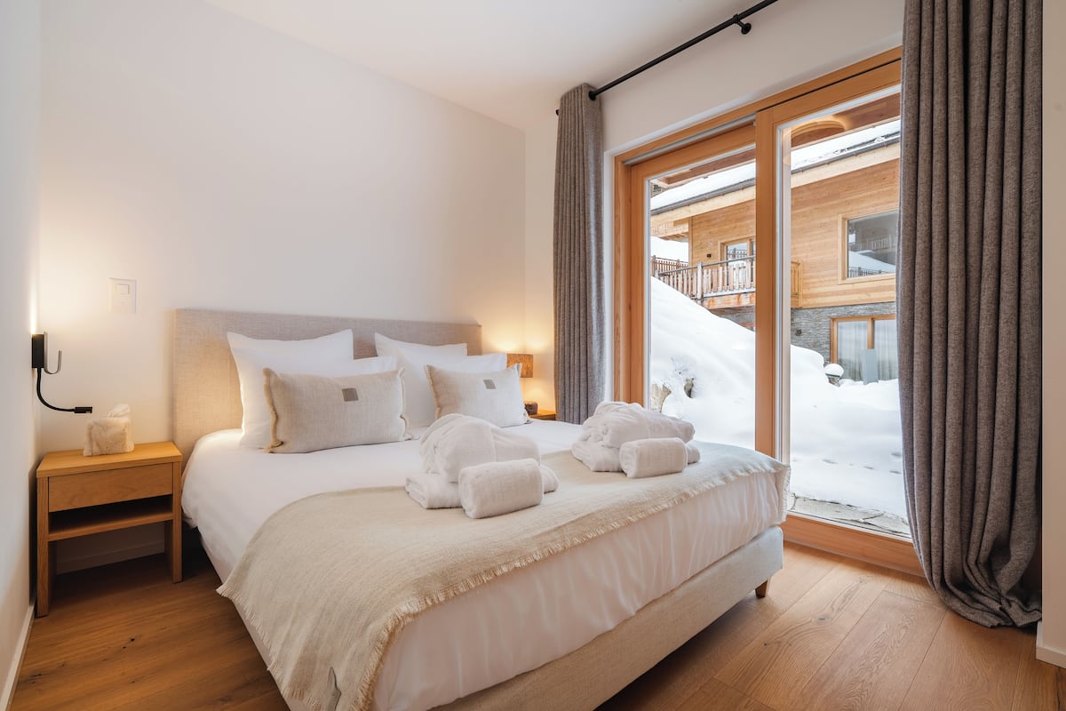 Alpine : Chalet C2 | Roupas de cama premium, cofres nos quartos, berços grátis