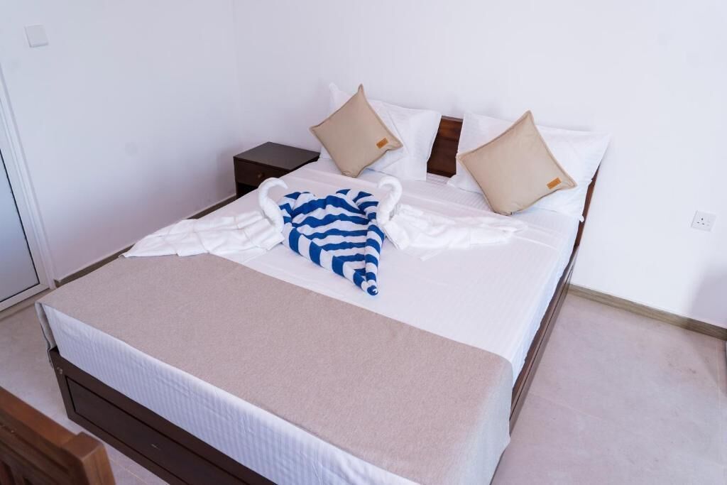 Quarto Duplo Deluxe, vista para o jardim | Secretária adequada para computadores portáteis 