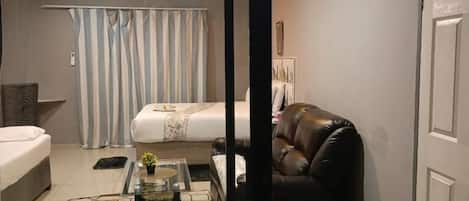 Quarto Duplo ou Twin Deluxe, vista para o jardim | Wi-fi grátis