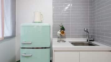 Quarto Quádruplo Superior | Cozinha privada | Um frigorífico, um micro-ondas no espaço comum