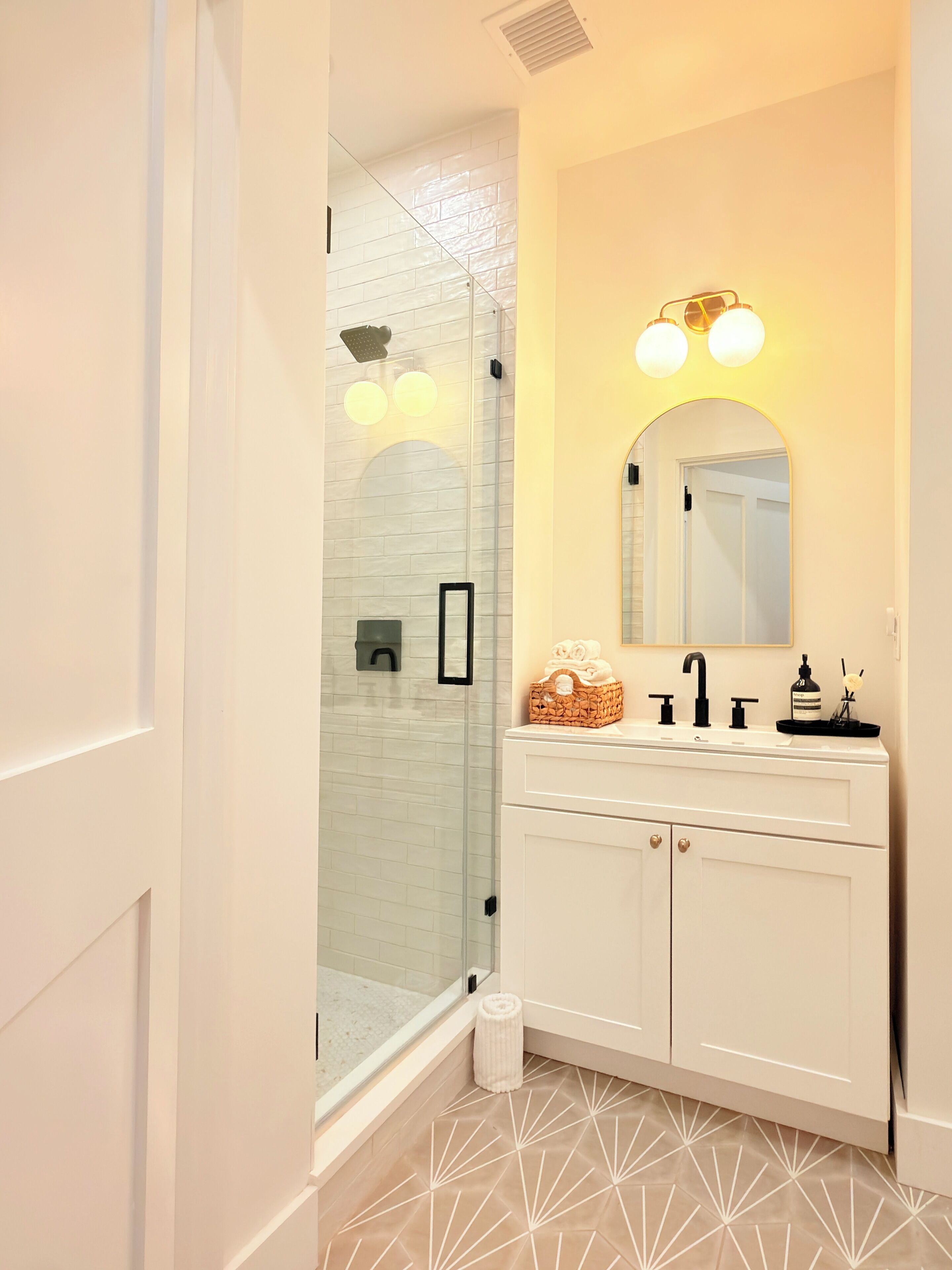 Apartamento Deluxe, Vista para a cidade | Casa de banho | Produtos de higiene exclusivos, um secador de cabelo 
