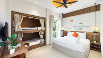Quarto família, sacada | Frigobar, roupa de cama