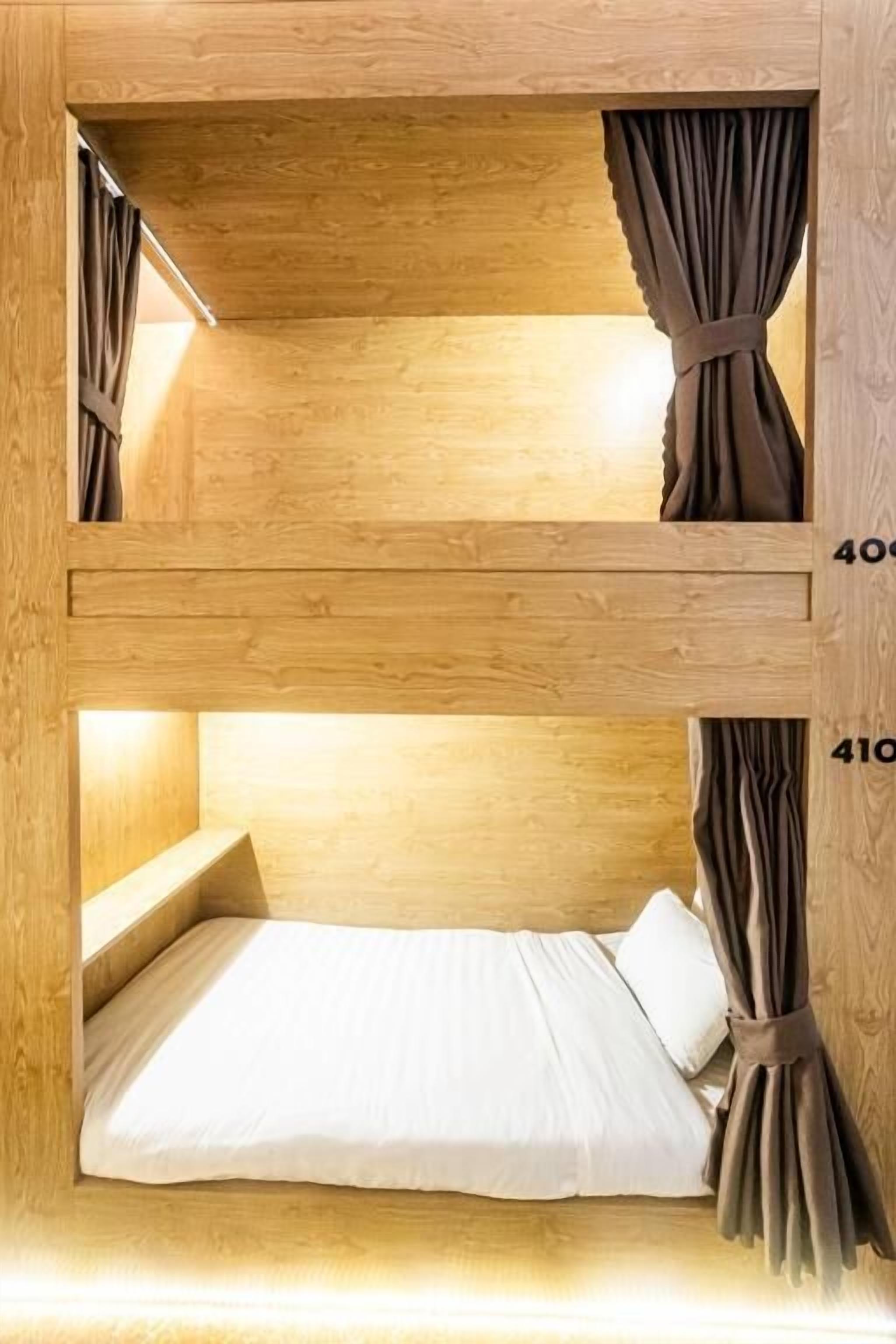 Quarto casal luxo, varanda, vista para a cidade | Wi-Fi de cortesia, acesso para cadeiras de rodas