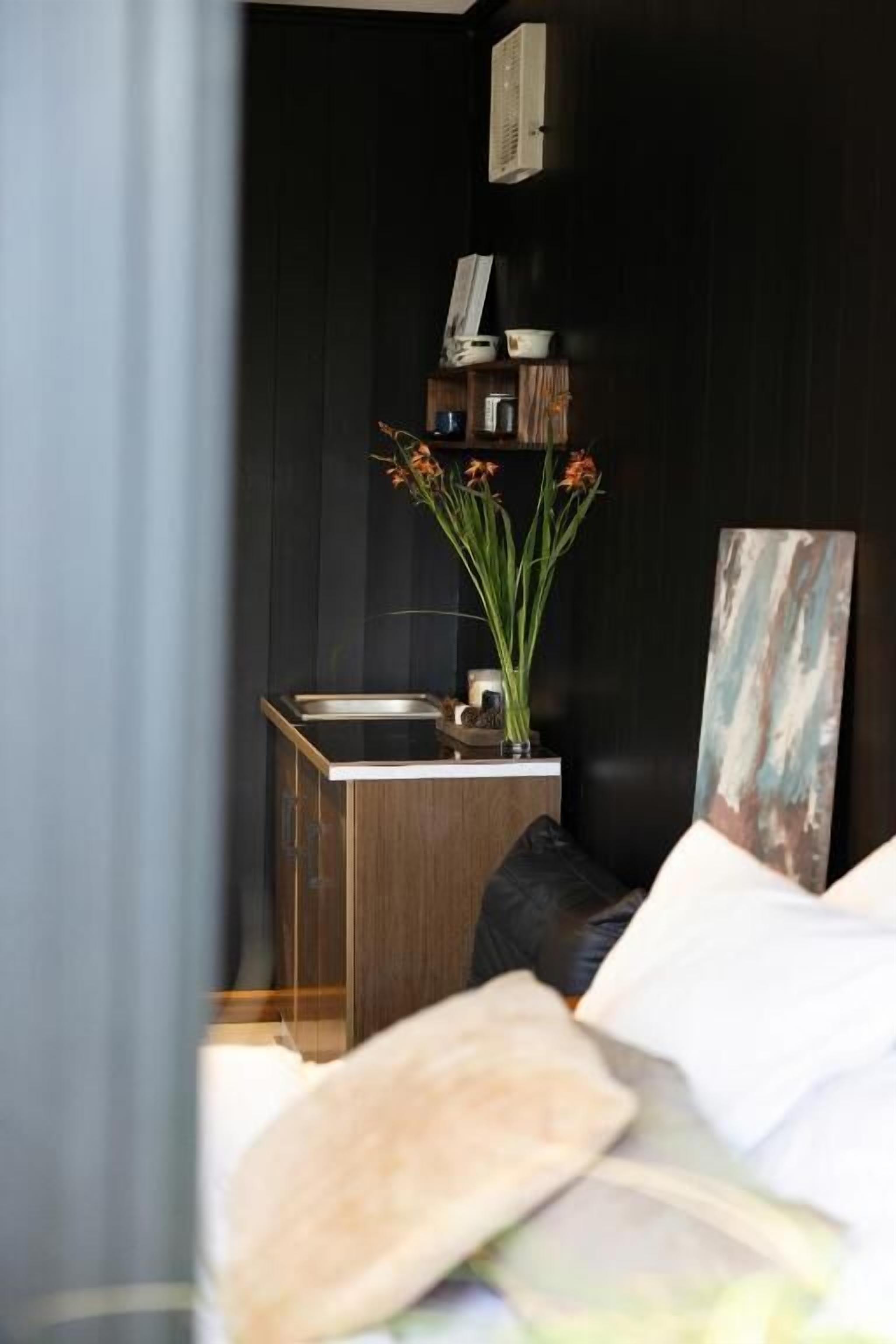 Quarto casal luxo, varanda, vista para a cidade | Parte interna