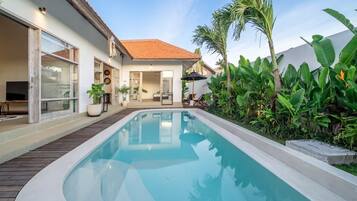 Villa Gallery, 2 quartos, piscina privativa | Piscina | Piscina exterior, guarda-sóis, espreguiçadeiras