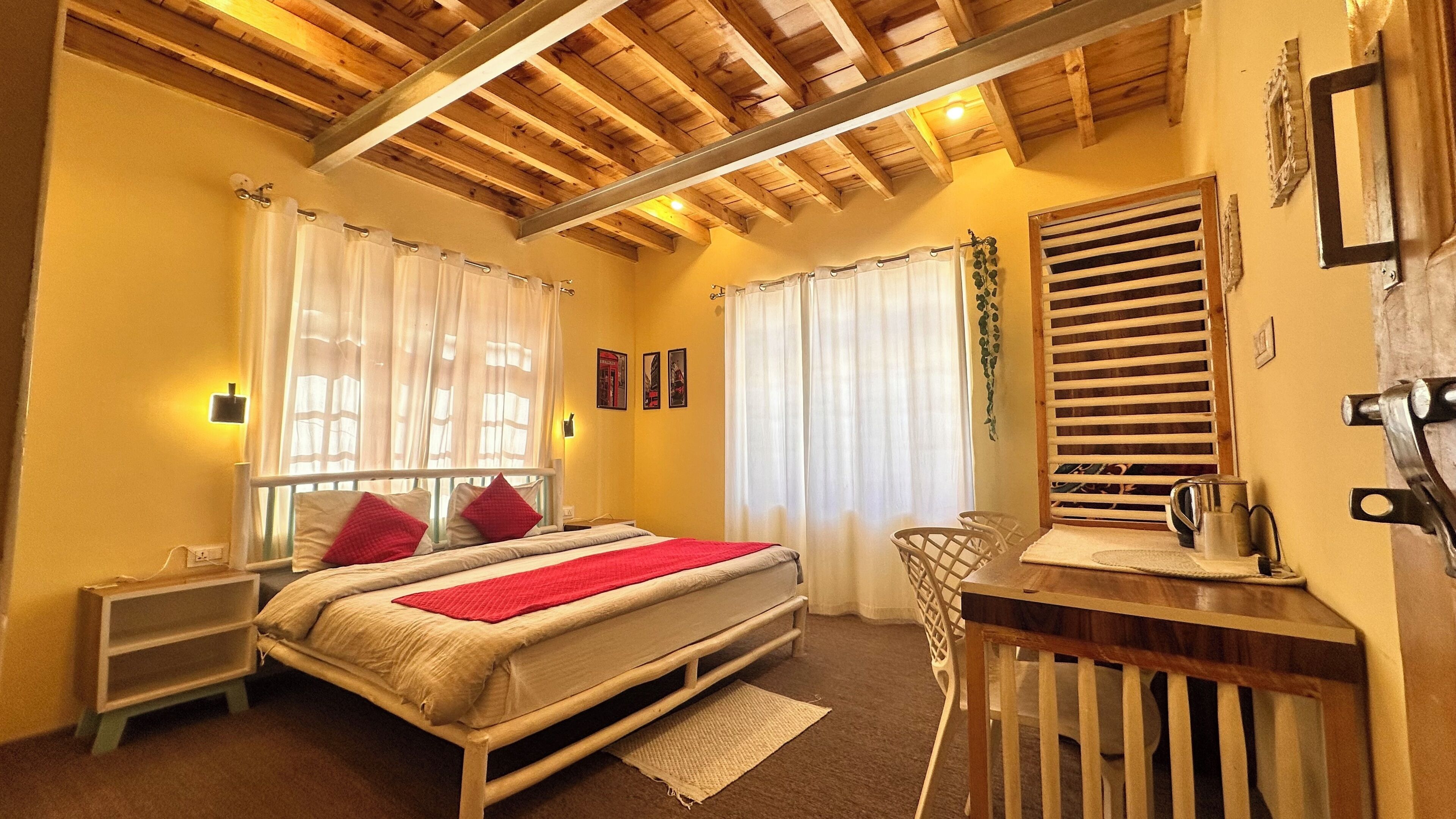 Quarto luxo, 1 cama de casal, vista para a montanha | Wi-Fi de cortesia