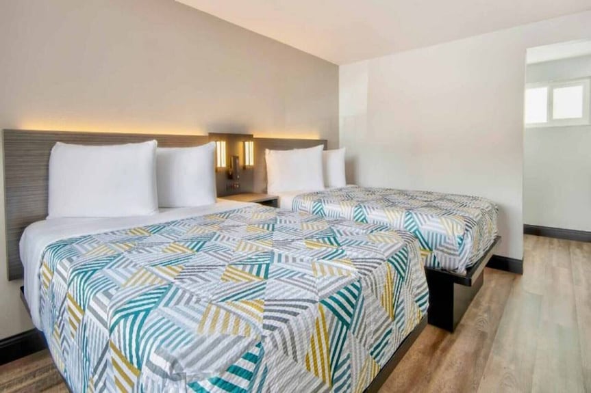 2 Queen Beds | Suite, Non-smoking, Kitchen - Eureka, CA