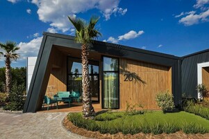 Vila, sacada, vista para a piscina | Área da propriedade