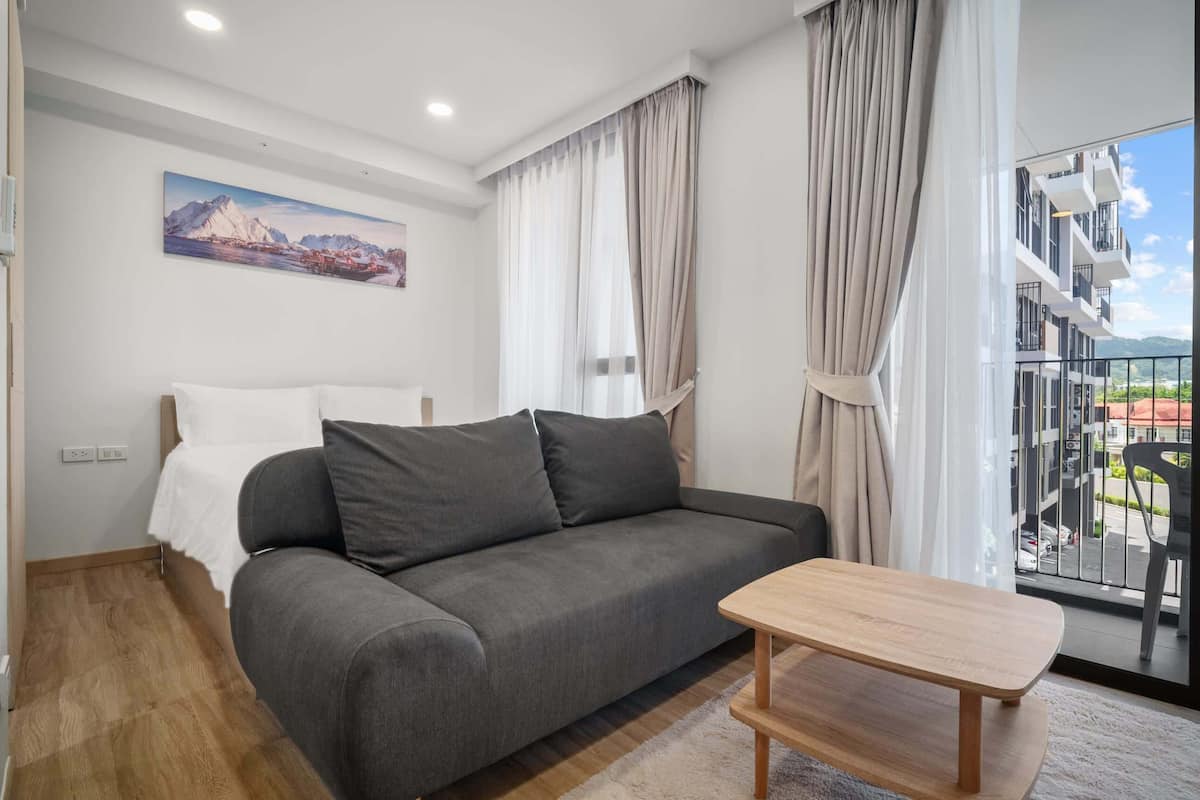 1 quarto, cofres nos quartos, ferros/tábuas de passar roupa