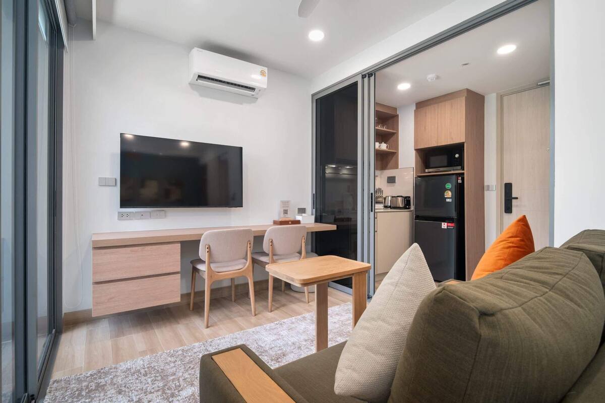Apartamento (2 Bedrooms) | Área de estar | Smart TV 43 polegadas com canais digitais