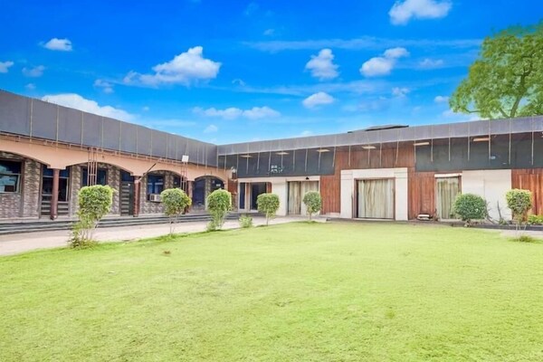 Mayur Resort - Mathura