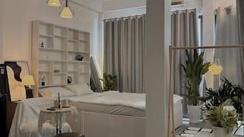 Quarto Comfort | Secretária, secretária adequada para computadores portáteis