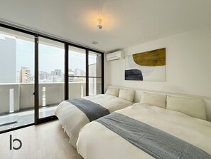 Apartamento Familiar, Vista para a cidade | Secretária, secretária adequada para computadores portáteis 