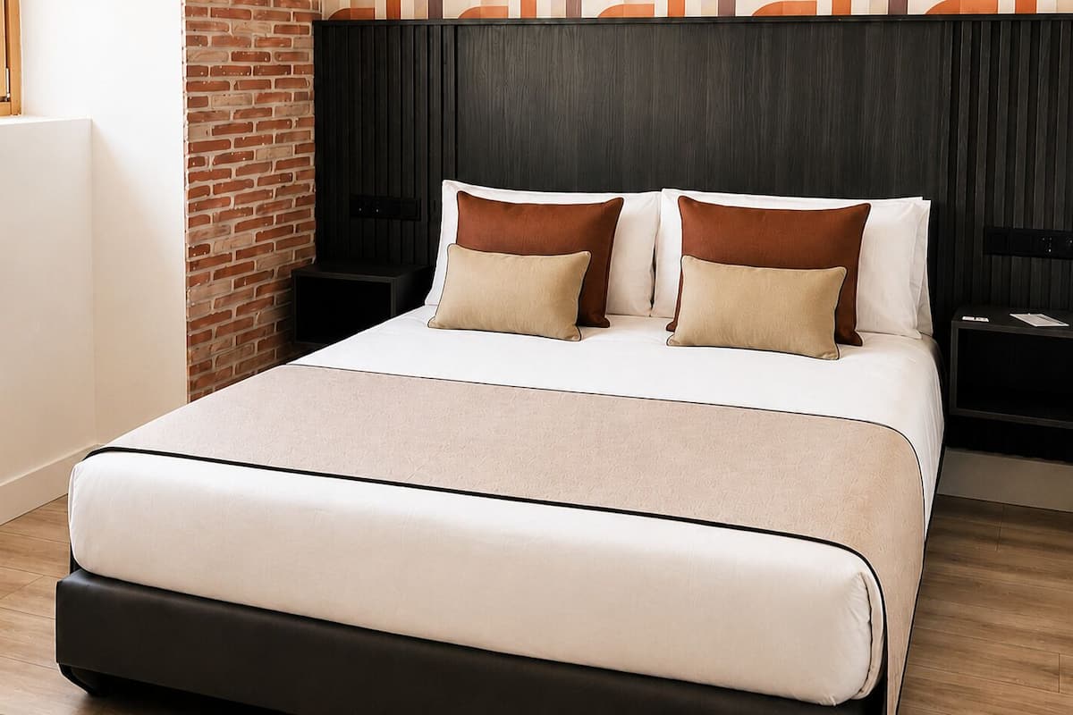 Quarto Duplo Básico | Cofre no quarto, cortinas/cortinados opacos, Wi-fi grátis