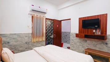 Quarto Duplo Deluxe | Secretária, secretária adequada para computadores portáteis