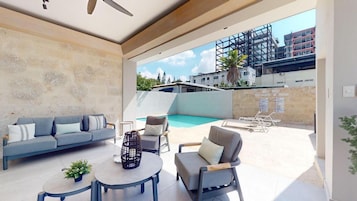 Apartamento superluxo, sacada, vista para a piscina | Piscina | Piscina externa