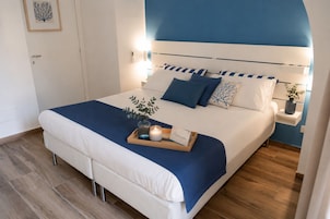 Comfort Room 2 | Cofres nos quartos, escrivaninha, ferros/tábuas de passar roupa