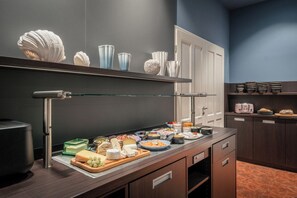 Pequeno-almoço tipo buffet diário mediante uma taxa 