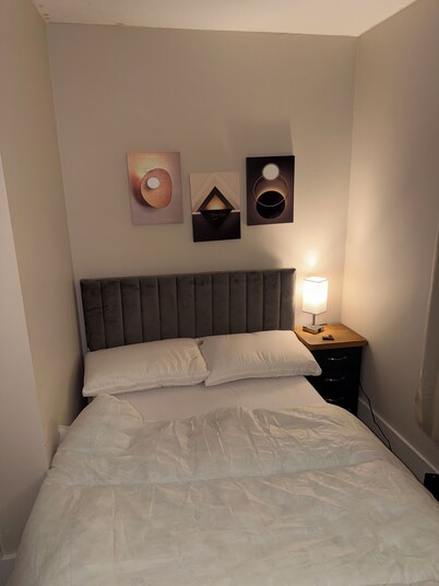 Room-stylish Double Room & Sofa Bed in S