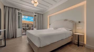 Deluxe Junior Suite | Cofre com capacidade para portátil, cortinas/cortinados opacos