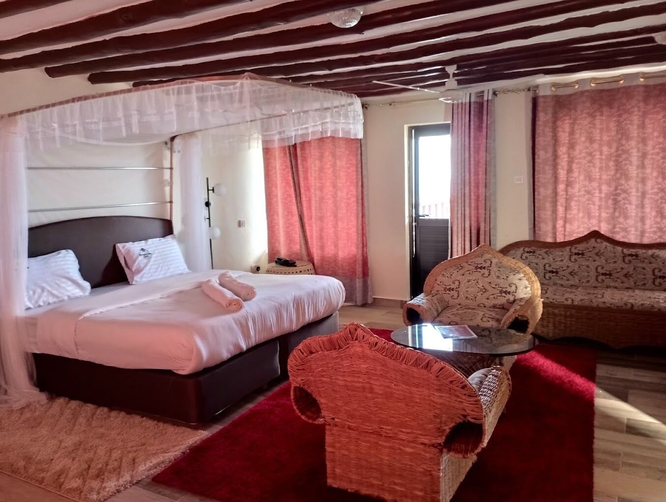 Quarto Duplo Deluxe | Wi-fi grátis, roupa de cama fornecida 