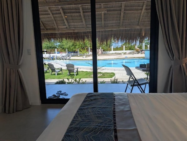 Banana Beach Club - Moalboal