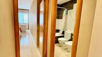 Apartamento, 2 quartos, para fumantes, sacada | Banheiro