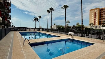 Apartamento, 2 quartos, para fumantes, sacada | Piscina | Piscina externa