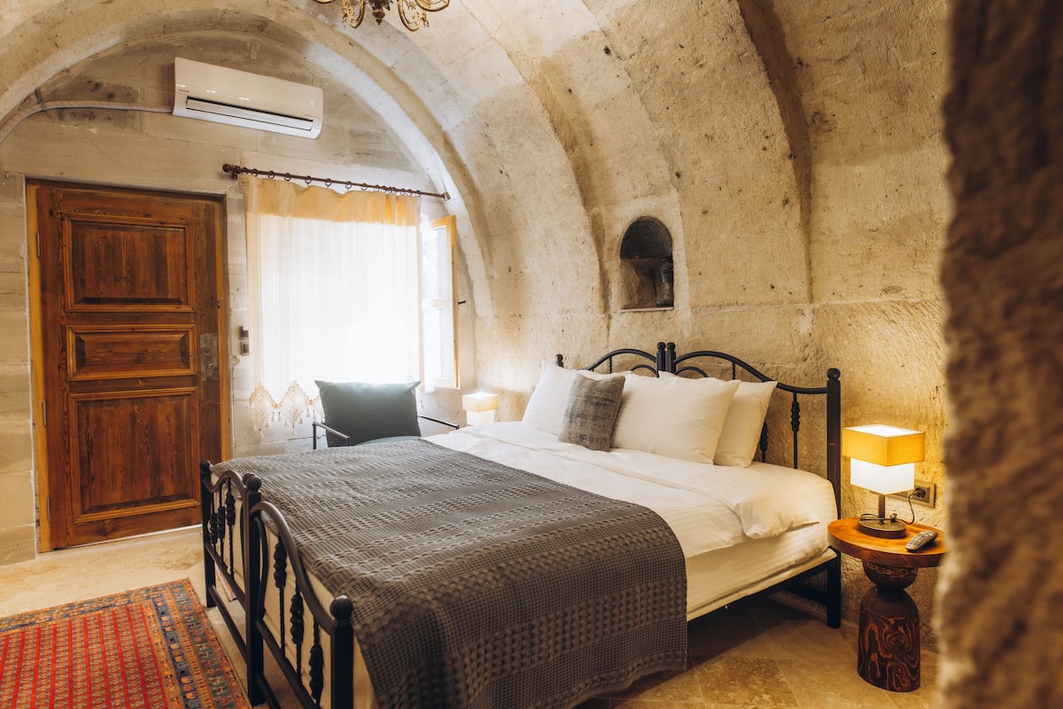 Quarto casal luxo, vista para o jardim | Quartos à prova de som, Wi-Fi de cortesia