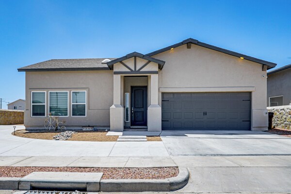 Family Home W/ Yard In El Paso Area, Pets Welcome! - Santa Teresa, NM