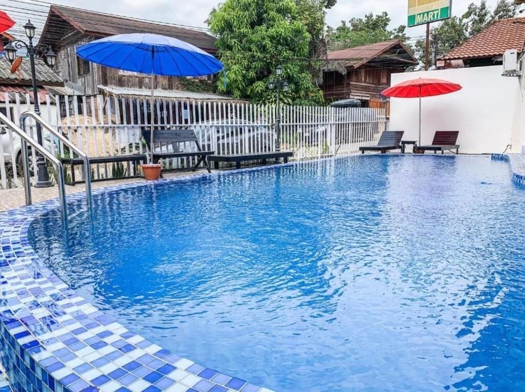 12 piscinas externas