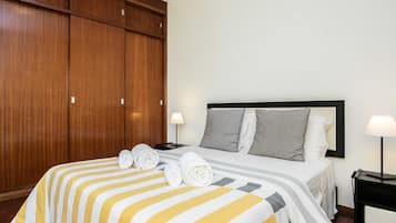 Apartamento, sacada, vista para a piscina | Wi-Fi de cortesia