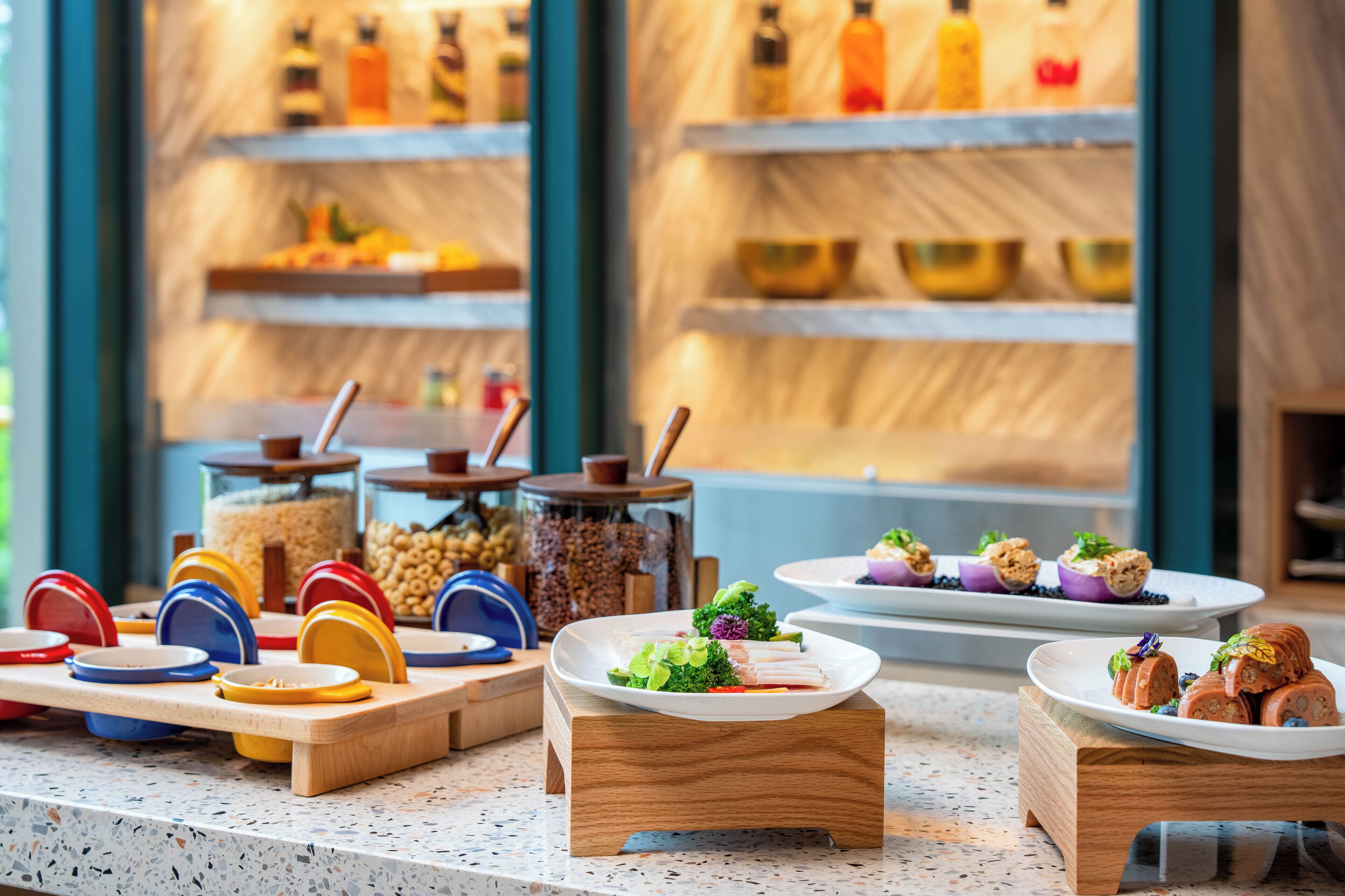 Pequeno-almoço tipo buffet diário mediante uma taxa 