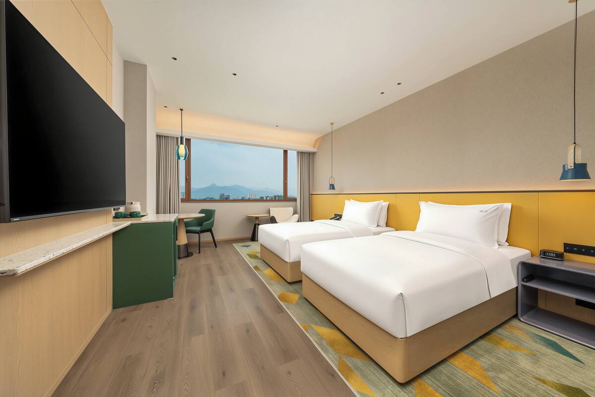 Quarto Standard, 2 camas de casal | Minibar grátis, cofre no quarto, secretária, cortinas/cortinados opacos 