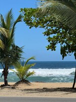 Na praia, praia de areia branca 