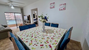 Apartamento Familiar, varanda | Restaurantes