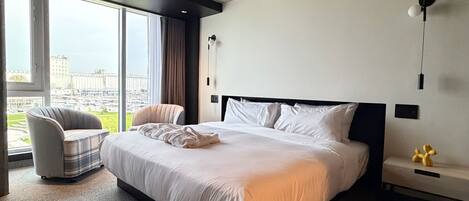 Loft, 1 cama King, vista para a cidade | Roupas de cama de algodão egípcio, roupas de cama premium
