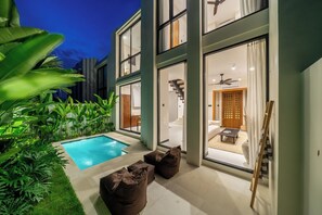 Villa Deluxe, vista para a piscina | Piscina | Piscina exterior 