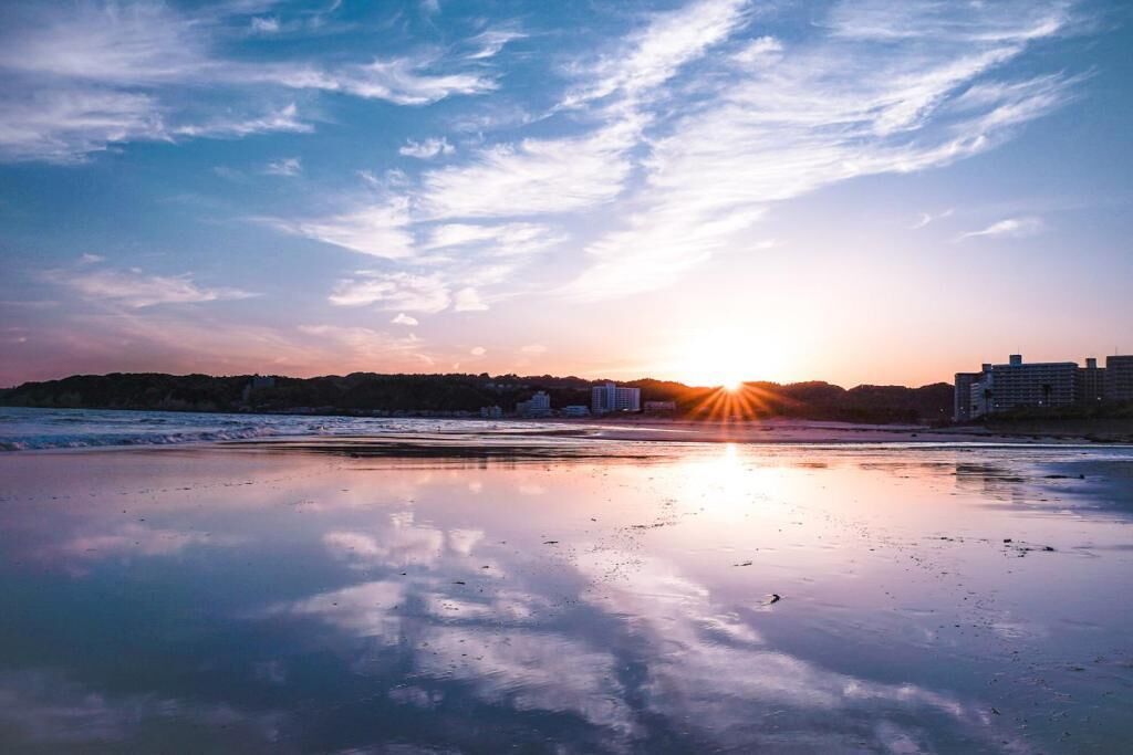 Perto da praia, areia branca 
