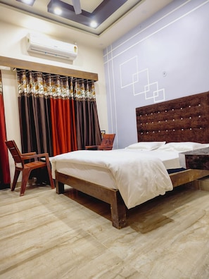 Quarto Duplo Deluxe, Vista para a cidade | Secretária, Wi-fi grátis 