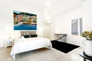Suite Executiva, varanda, Vista para a cidade | Wi-fi grátis, roupa de cama fornecida 