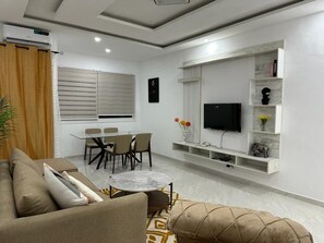 Apartamento Familiar, 2 quartos, varanda, Vista para a cidade | Sala de estar