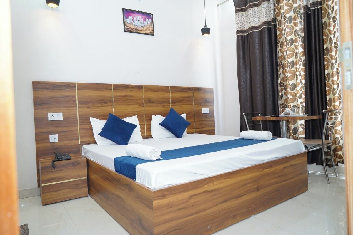 Quarto casal luxo | Wi-Fi de cortesia