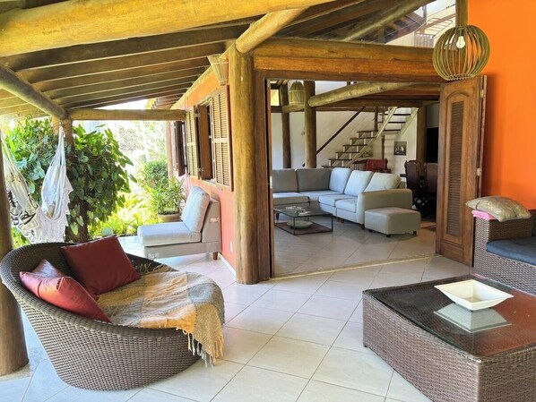 Ideal house for groups in Búzios | 2 houses + pool + staff + sports ...