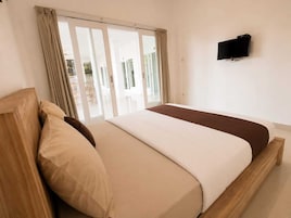 Quarto Duplo Comfort, vista para o jardim | Secretária